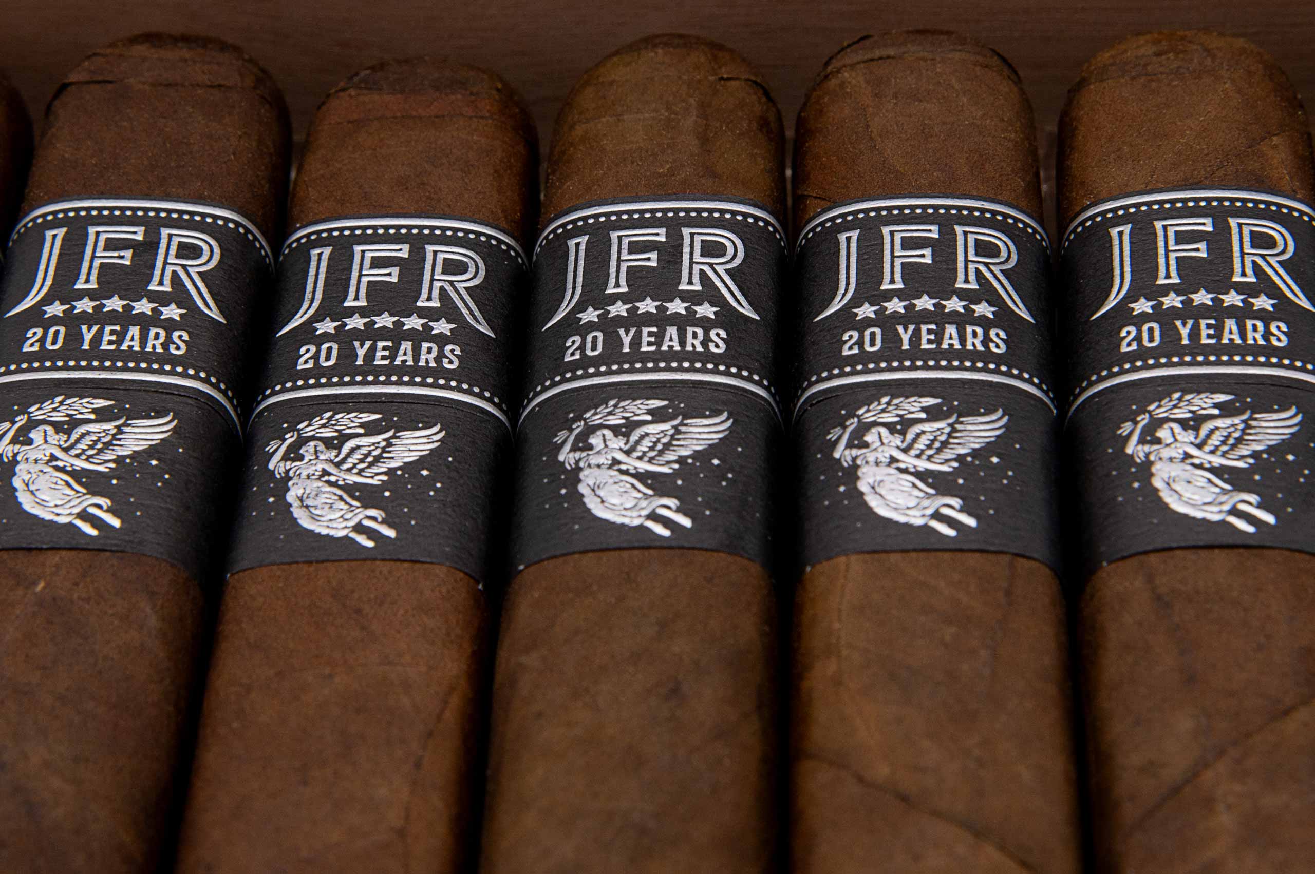 JFR 20th Anniversary Maduro Titan: Flavorful Box-Pressed Blend - Doc ...